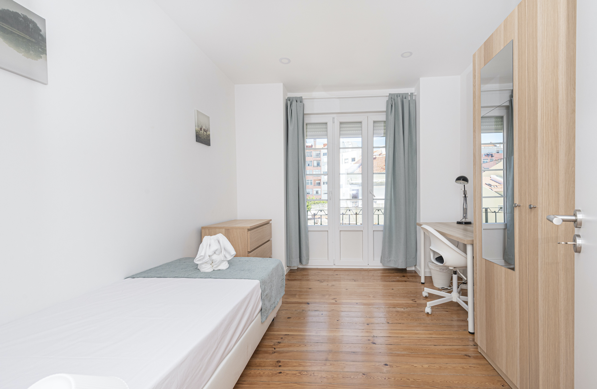 Room 02 - €362/month in Lisboa | Erasmus Life Housing